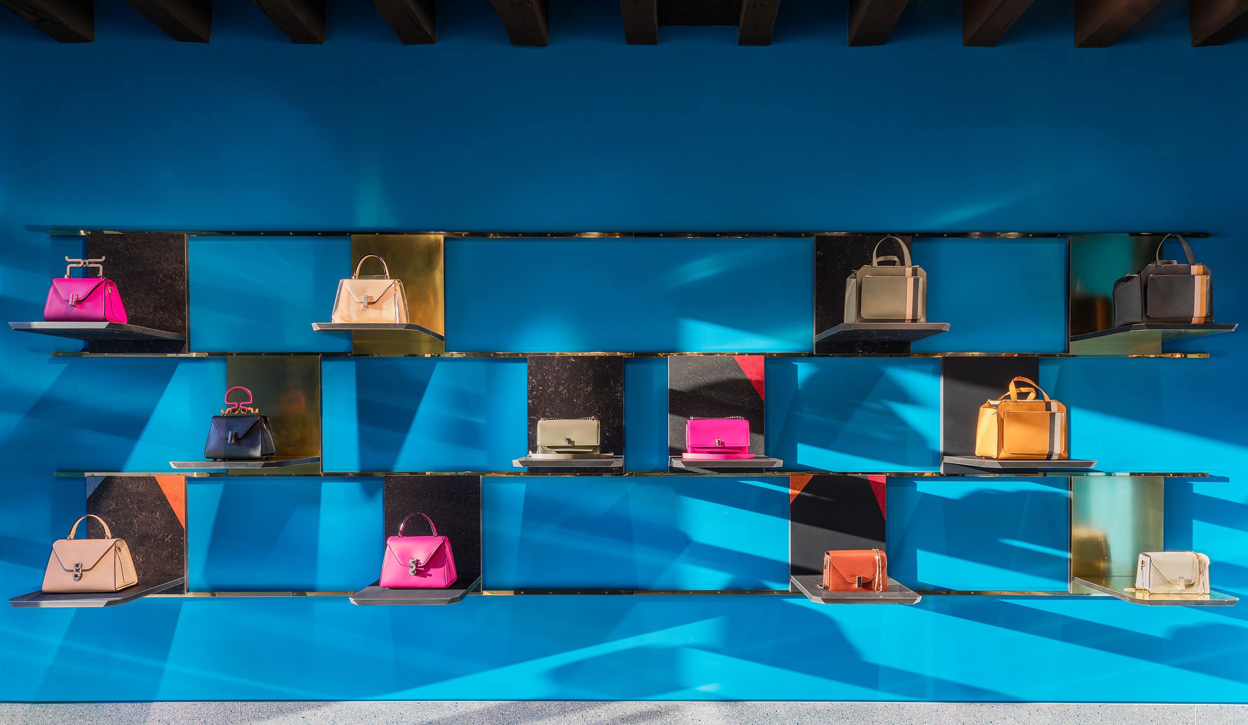 Marco Cappelletti – Valextra Venice boutique | www.marcocappelletti.com